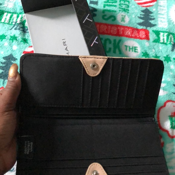 Tahari | Bags | Tahari Identity Card Protection Logo Wallet | Poshmark